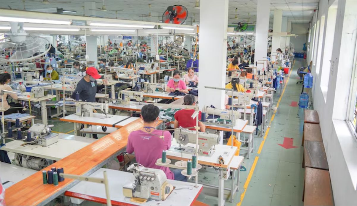 Perbedaan Pabrik Garment dan Pabrik Tekstil: Fokus Produksi, Tahapan ...